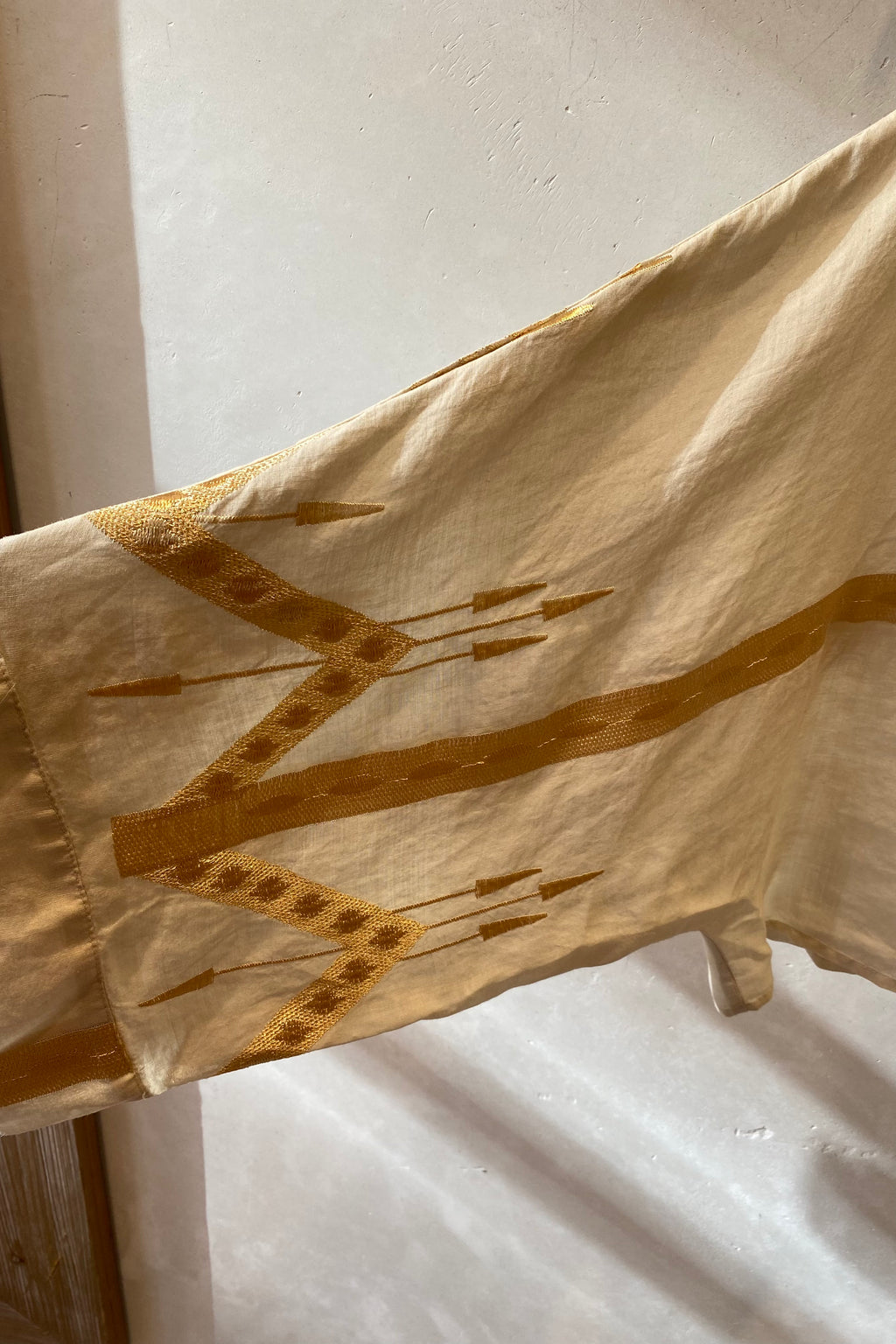 CROPPED BLOUSE "ROOTS" BEIGE/GOLD – Lemoni